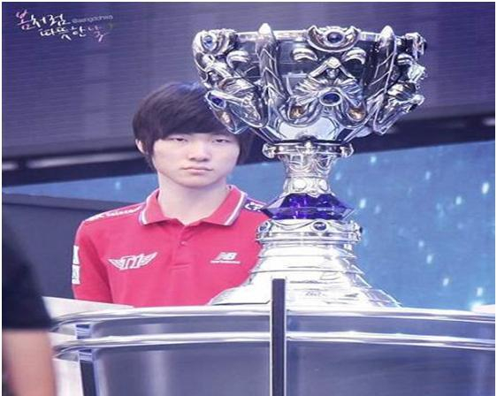 Faker职业生涯回顾，我曾踏足山巅，也曾陷入低谷