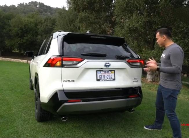 全新丰田RAV4来了，造型运动内饰科幻, 2.5L+8AT配四驱系统