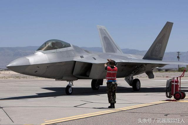 美国的“朱日和”演习：F-22扮歼20模拟对抗，结果出了大事故！