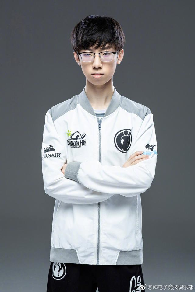 RNG IG EDG公布S8出征定妆照 再现无刘海Uzi 邪魅表情JKL