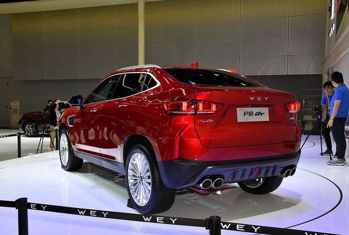 有这款车谁还说油耗高 而且是轿跑风 车展人气高