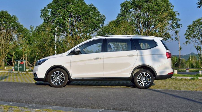 油耗低1L马力多5匹！MPV神车宝骏730推新款换装新发动机