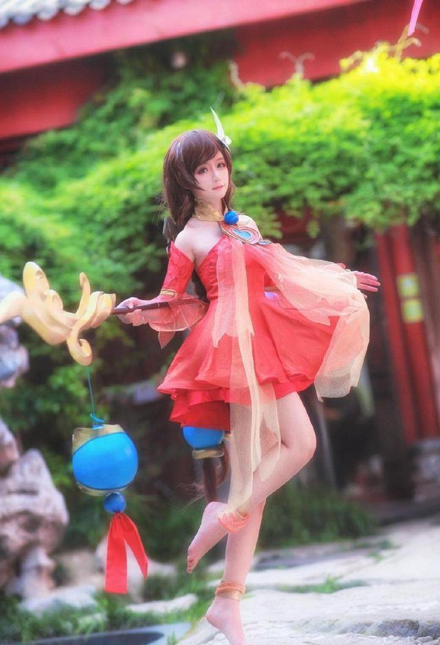 王者荣耀大乔cosplay: 容臣、時雨不迟、yui金鱼还原长腿大乔|大乔|王者荣耀|金鱼_新浪新闻