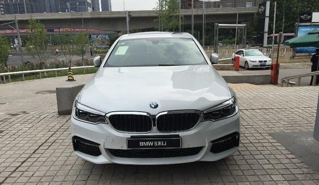 新宝马5系Li来了！45-67万，奔驰E和奥迪A6L菊花一紧