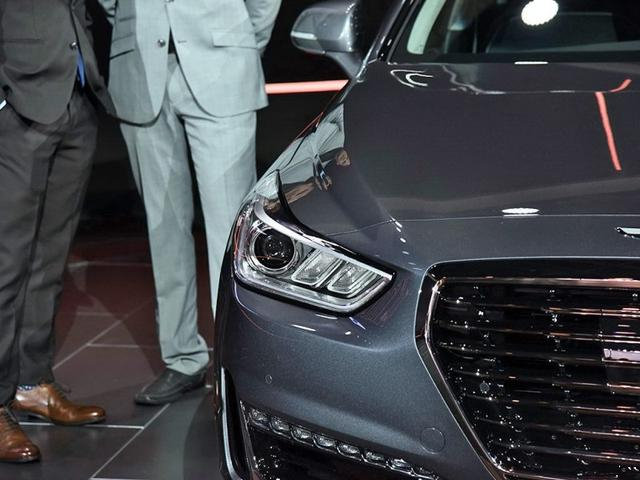 车长5.2米，车重2.5吨，3.3T+8AT只是入门，45万要给BBA好看