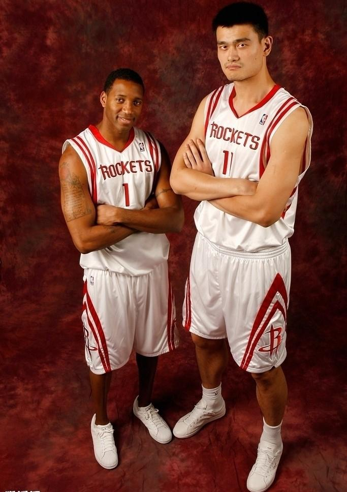 NBA历史高人榜: 姚明身高226cm仅排第四, 第一身高恐怖!|姚明|穆雷桑|身高_新浪新闻