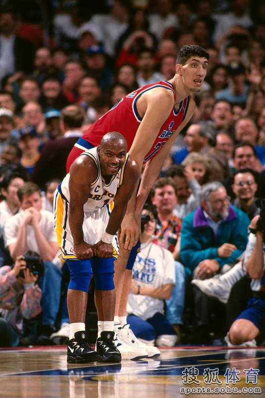 NBA历史高人榜: 姚明身高226cm仅排第四, 第一身高恐怖!|姚明|穆雷桑|身高_新浪新闻