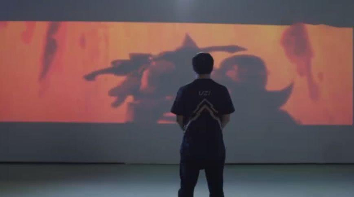 Uzi看到S8宣传片中自己的VN后 大喊出5个字 满脸不相信