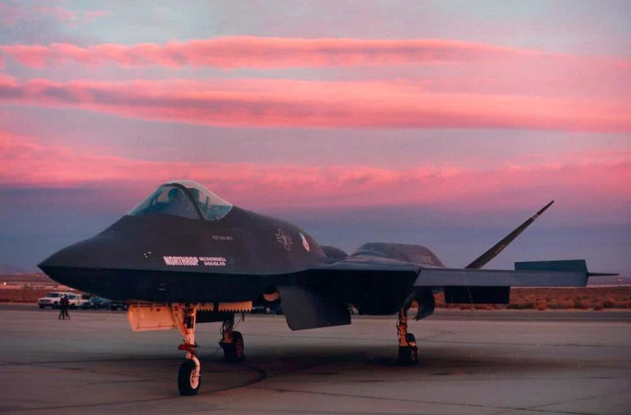 F35战斗机光电90公里看F-16藏了多少猫腻？