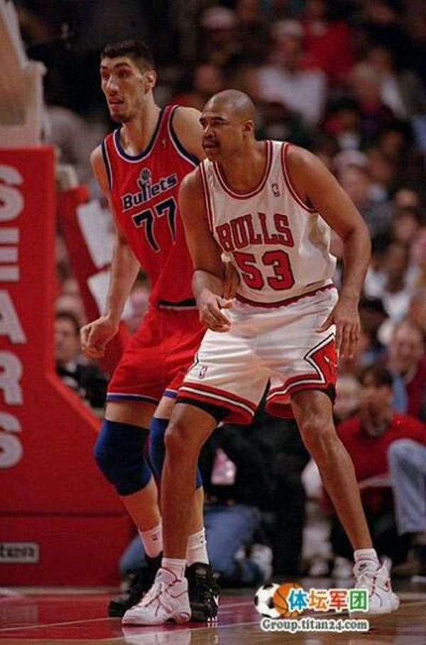 NBA历史高人榜: 姚明身高226cm仅排第四, 第一身高恐怖!|姚明|穆雷桑|身高_新浪新闻