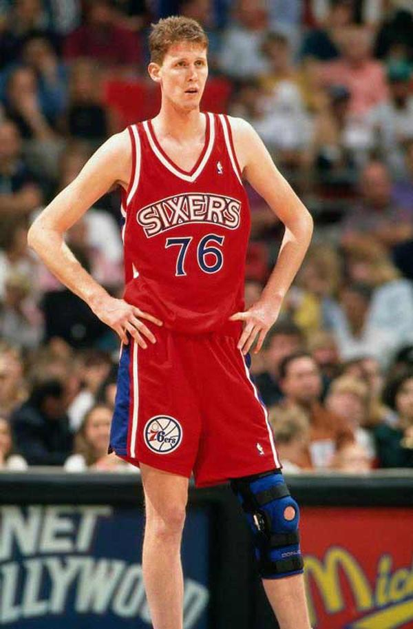 NBA历史高人榜: 姚明身高226cm仅排第四, 第一身高恐怖!|姚明|穆雷桑|身高_新浪新闻