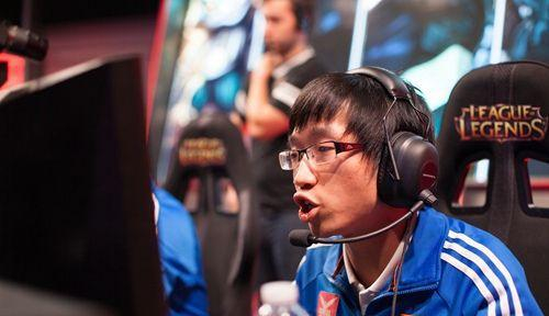 被称为“电竞汪精卫”的Tabe，其实是个很Nice的人，亲手挖掘UZI