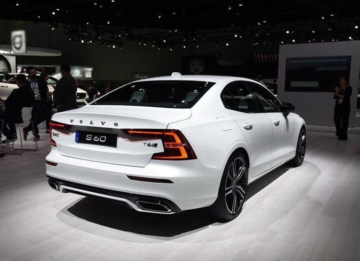 第三代“沃尔沃S60”亮相，媲美奥迪A4L，网友称，终于等到了！