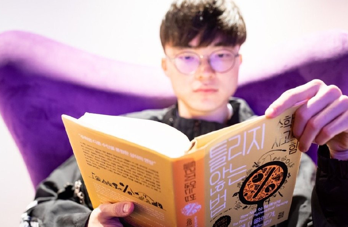 LOL全明星赛落幕，LPL再度击败LCK，Uzi成全场焦点