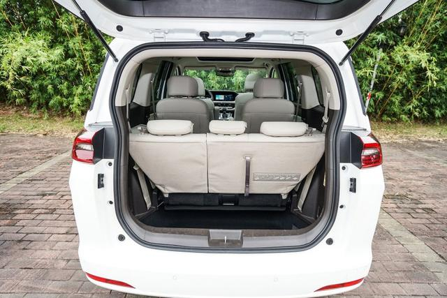 又一爆款MPV来了！配全景天窗+大7座，手握12万还看啥别克GL6！