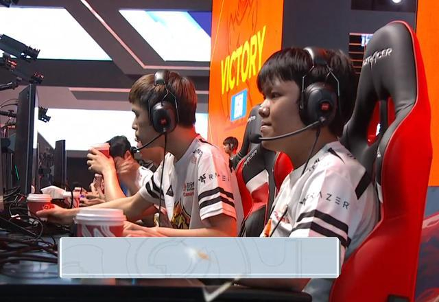 SN疯狂针对EDG下路，Smlz面无表情，iBoy表情僵硬，Meiko泉水OB