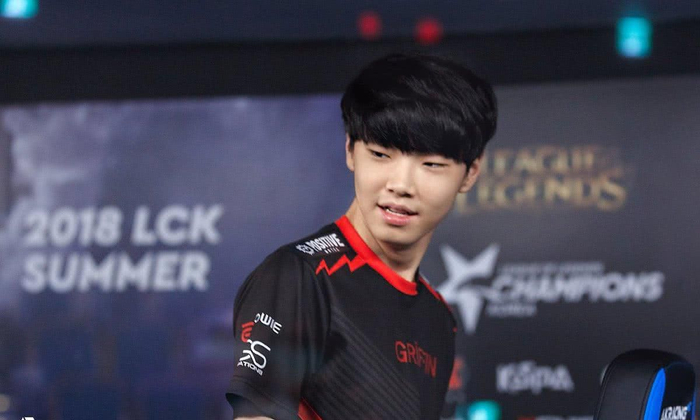 李哥身后LCK三大天才中单，LPL一个Knight够吗？