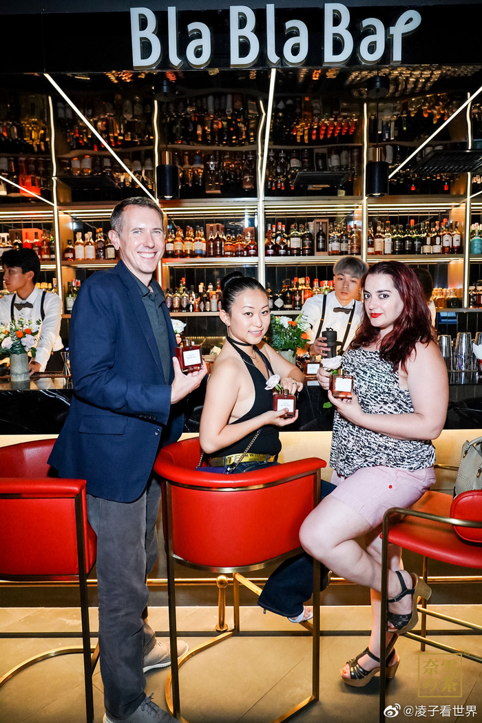 奈雪开酒吧了，北京首家奈雪酒屋，叫blablabar|香水|限定款|酒吧_新浪新闻