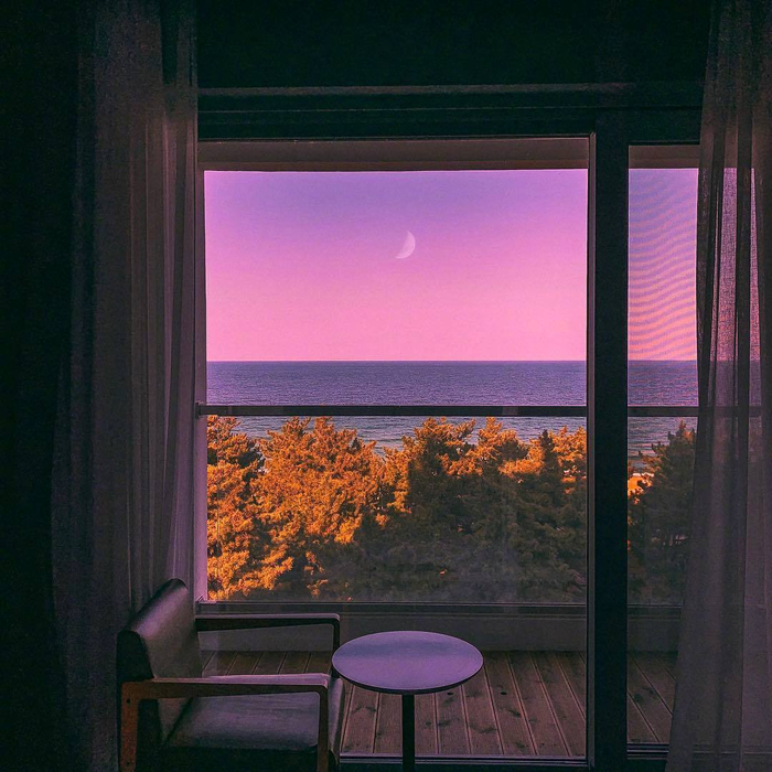 窗边的傍晚，一天中最美好的时刻 （ins:hello_dongwon）|窗边|时刻|一天_新浪新闻