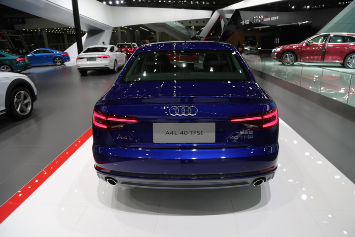 全新奥迪A4L 40 TFSI 实拍，凌厉速度引发驾驶激情！