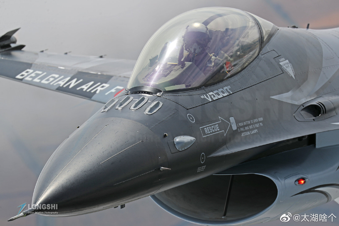 F-16战隼战斗机是目前世界上现役机型中装备数量最多的一款|战隼|战斗机|型号_新浪新闻