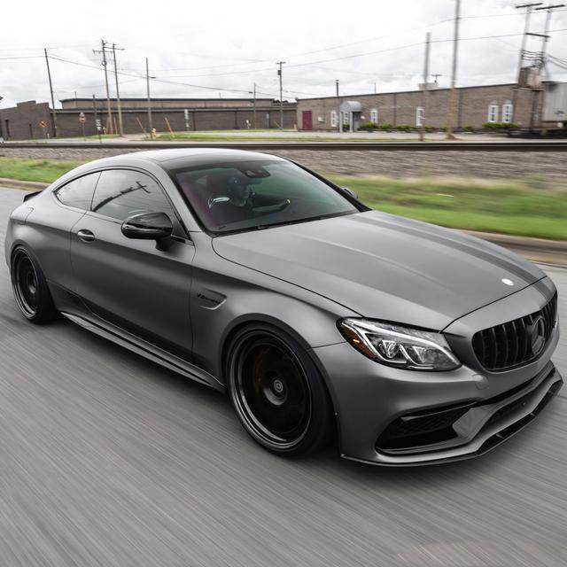 梅赛德斯全新AMG C63S哑光碳灰涂装版，20英寸两片式锻造轮毂