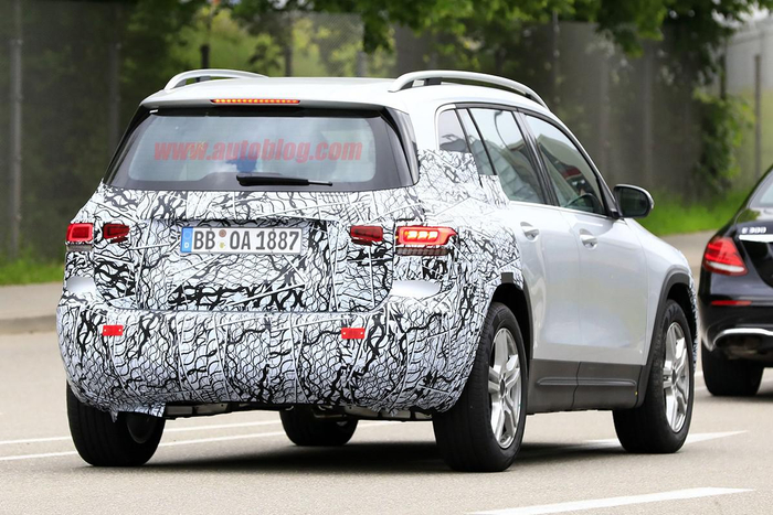 轴距超过2米8 ，奔驰GLB将推7座车型，就问宝马X1慌不慌？