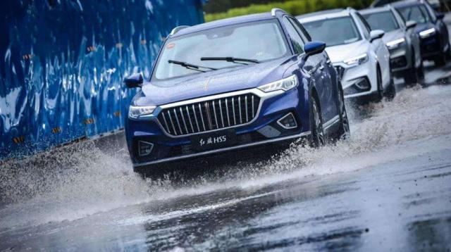 红旗HS5实拍，这么酷能撼动奥迪Q5L的王座吗？