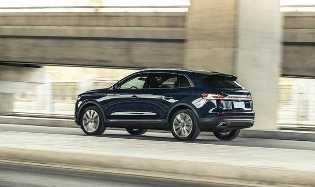 这台纯进口豪华SUV,搭2.7T双涡轮V6,6.4秒破百，实力狙击宝马X5