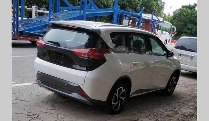 海马全新MPV谍照曝光 预计年底上市