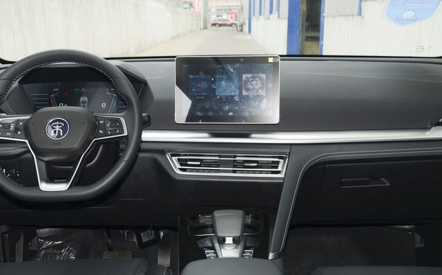 又一爆款SUV诞生，轴距超2.7米，“龙”脸设计，8.98w向H6讨教