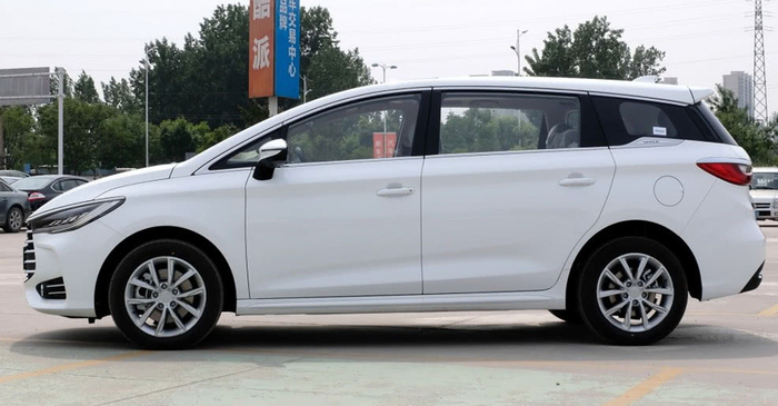 国产加速最快的MPV，仅6.9秒破百，油耗1.7L，还是六座