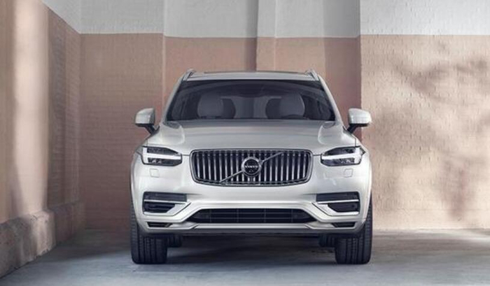 63.69万起售，两种外观/7款车型，沃尔沃XC90正式上市