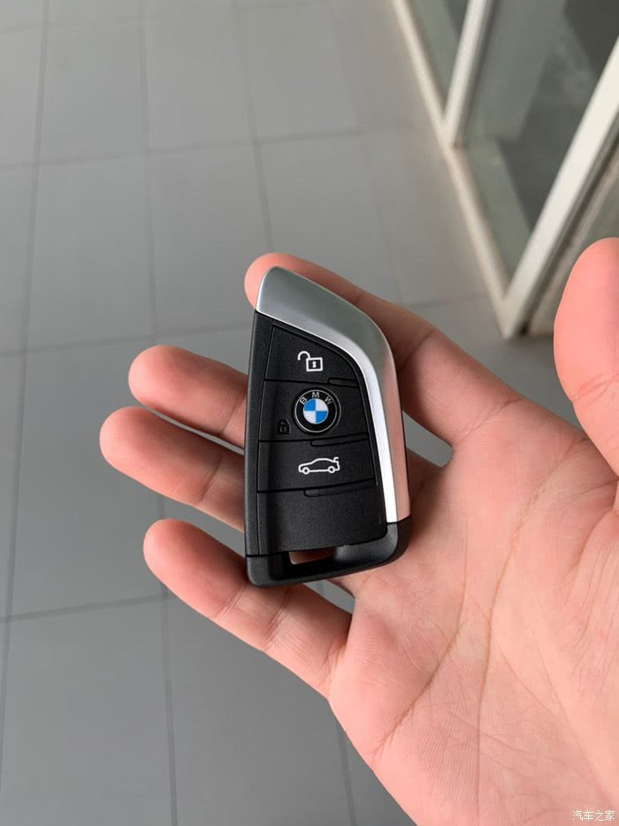 新增电子档把8AT换7速双离合，2020款宝马X1实车现身