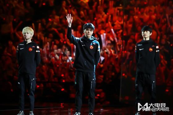 “福建第一人”的电竞排面：S9冠军ADC选手Lwx登上《福建