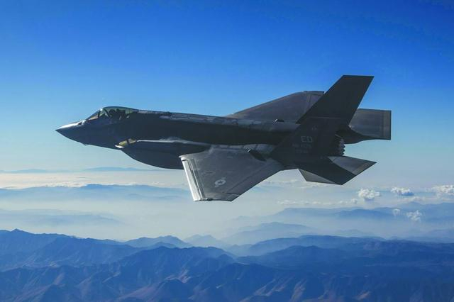 歼20如何隐身，为什么EOTS光电吊舱能够让F35全态势感知？|隐身战机|机腹|吊舱_新浪新闻