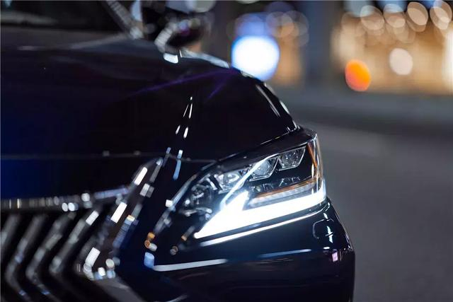 试雷克萨斯ES300h：40万落地，你会选她吗？