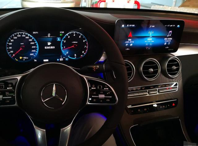 美女花48万元买奔驰GLC260L，说家中的奔驰GLS开起来不太方便