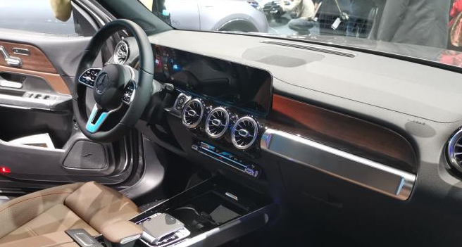 豪车最大马力仅100Kw，奔驰GLB 1.3T真心够用吗？