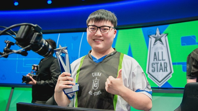 ADC这版本还能C？Uzi用AD挺进Solo赛决赛，TheShy遗憾出局
