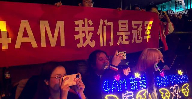 和平精英PEL：虎牙4AM战队夺冠，整板块都宠他们！这氛围太好了