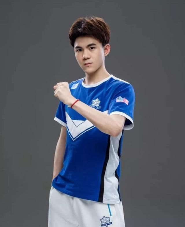 2019KPL最佳上单选手评选活动：渡劫与飞牛相比，谁才是顶级上单