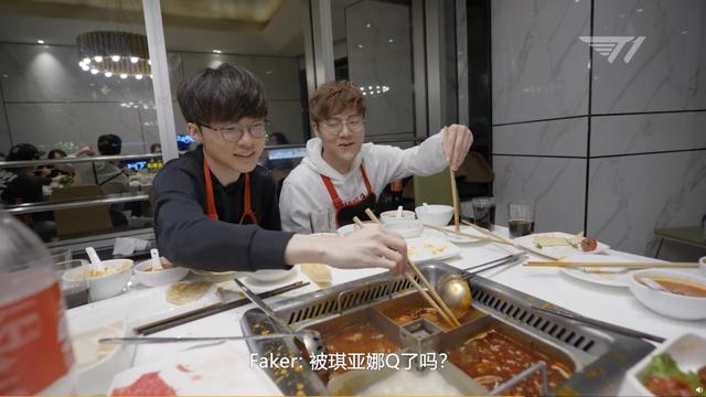 SKT上海行：粉丝挤满场馆 Faker假装看懂中文