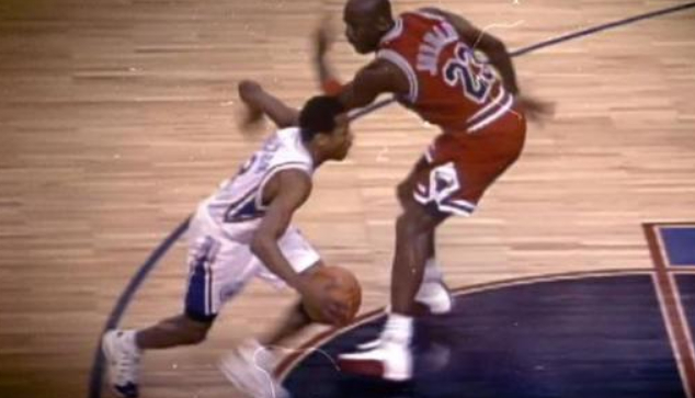 人气不逊科比，出道晃倒乔丹19年前单挑湖人，他评NBA4巨头是谁|艾弗森|乔丹|科比_新浪新闻