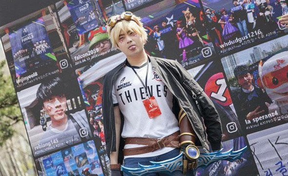 LOL：JKL、Faker、卢本伟等选手cos伊泽瑞尔，你觉得谁最还原？