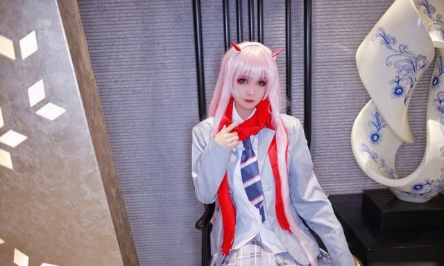 来自国内的四位漂亮妹子COS日本动漫角色“02”！造型相当帅气哦