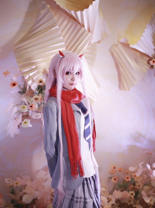 来自国内的四位漂亮妹子COS日本动漫角色“02”！造型相当帅气哦