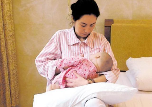 为了不浪费，多余的母乳可以给丈夫喝吗？过来人说了心里话母乳宝妈宝宝新浪新闻