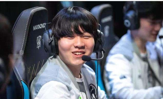 LOL: IG成员ID由来：Rookie因谦虚改的，宝蓝则是专门为他而改