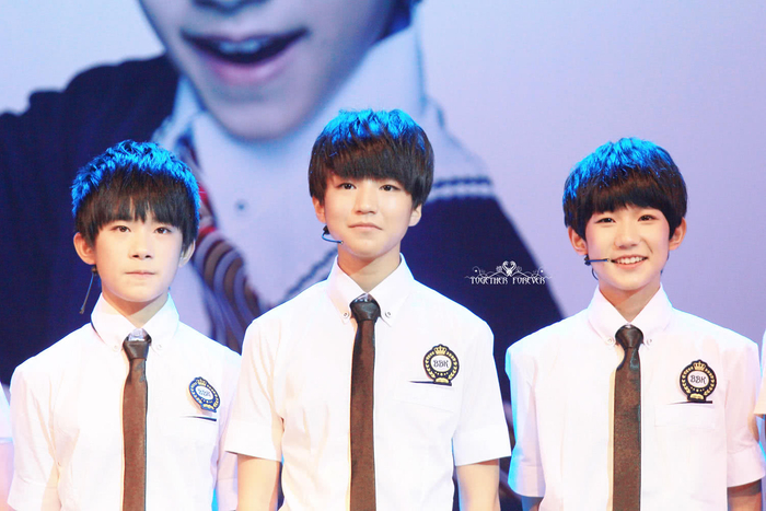 蔡徐坤刚出道身价过亿，人气热度直接胜过tfboy，是tfboy的前成员|偶像练习生|蔡徐坤|出道_新浪新闻